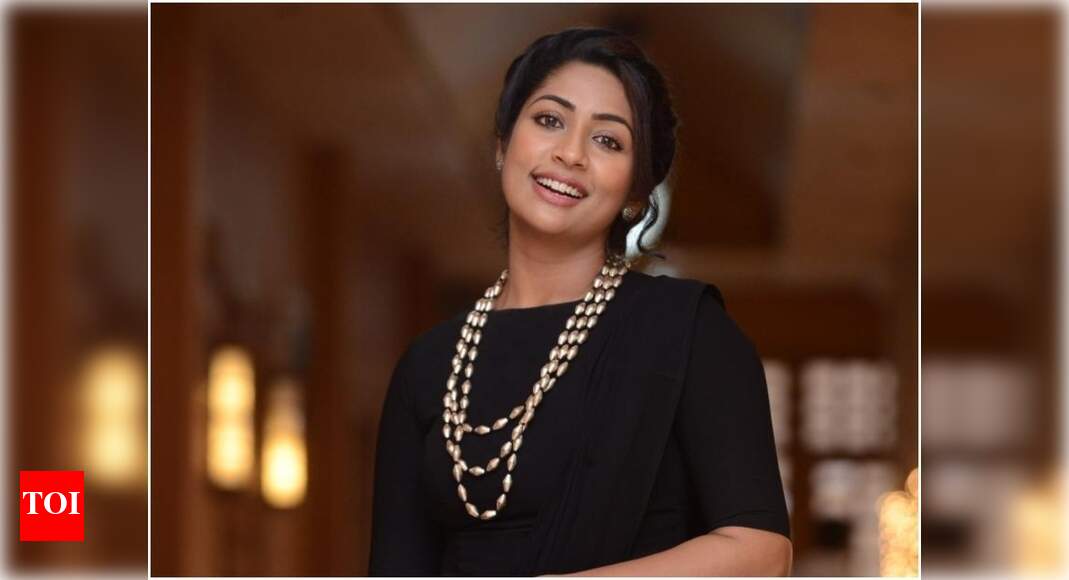Navya Nair hits the gym and fans tag her as 'Miss Ponjikkara ...