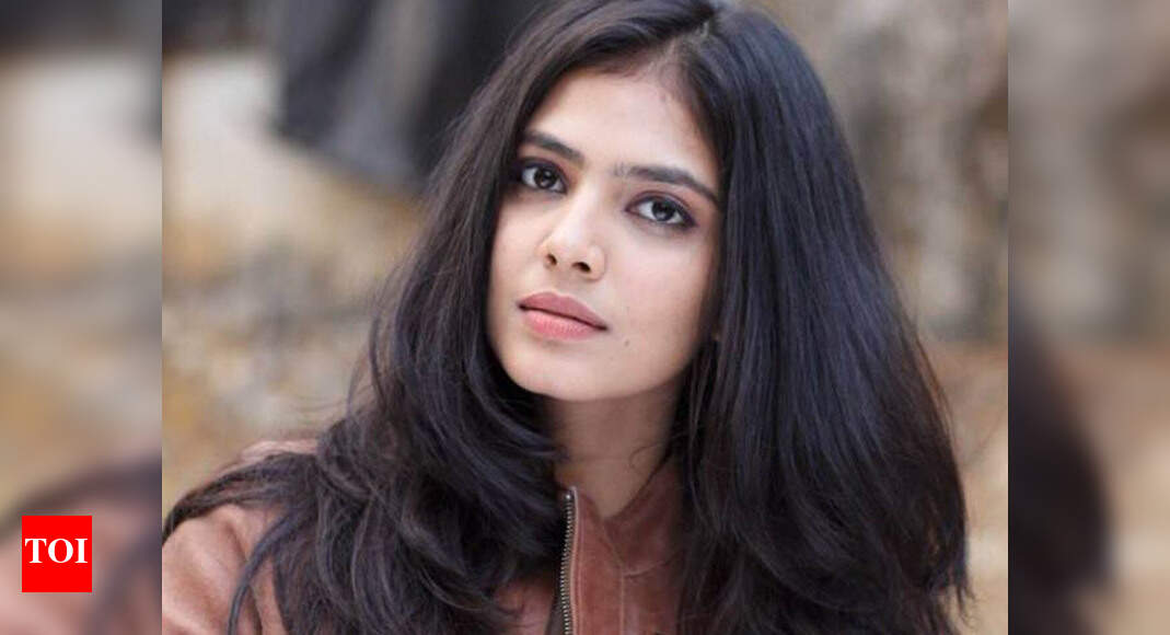 Malavika Mohanan sets the ramp on fire, at the Lakme India Fashion Week ...