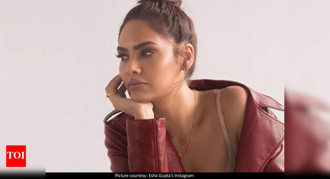 Esha Gupta's latest post is sure to motivate you to workout | Hindi ...