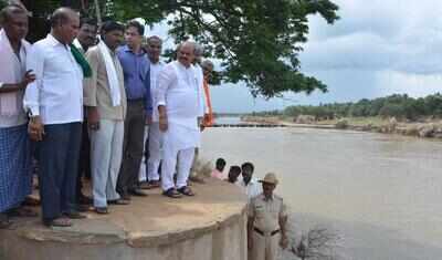Karnataka ministers visit flood hit areas in Belagavi, Haveri ...