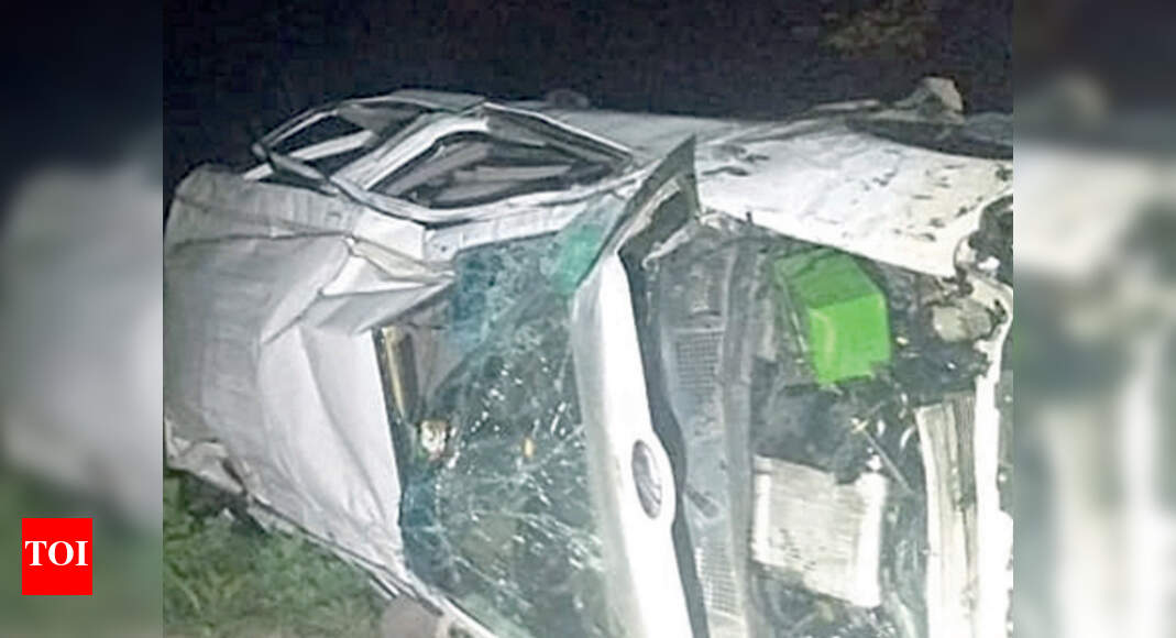 Four die as MUV topples on Devanahalli Road | Bengaluru News - Times of ...