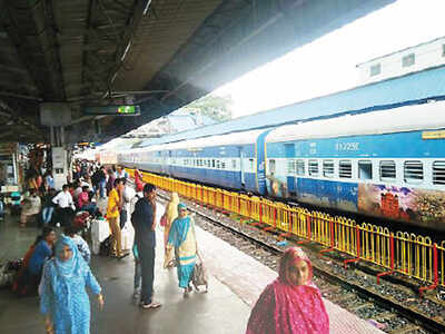 Commuters fail to find space on Nandigram, Tapovan trains | Nashik News ...