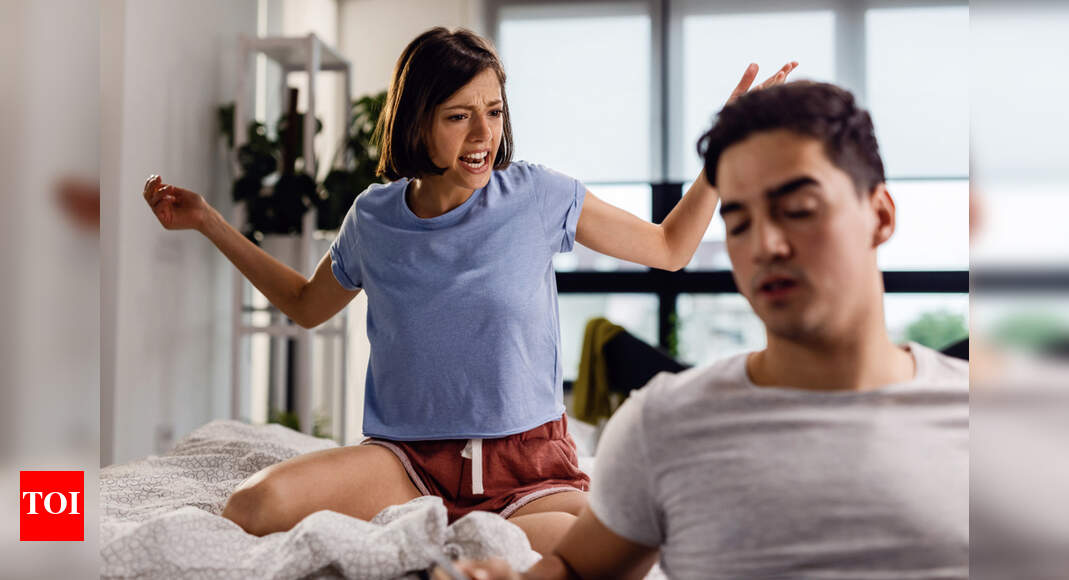 I love my girlfriend but cannot trust her - The Times of India