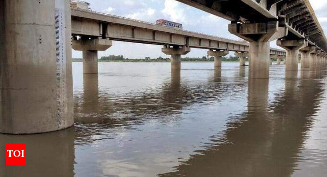 Water released from dams ups level at Ganga barrage | Kanpur News ...