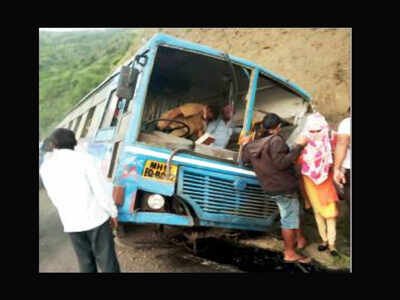 Narrow escape for 22 on PMPML bus in ghat area | Pune News - Times of India