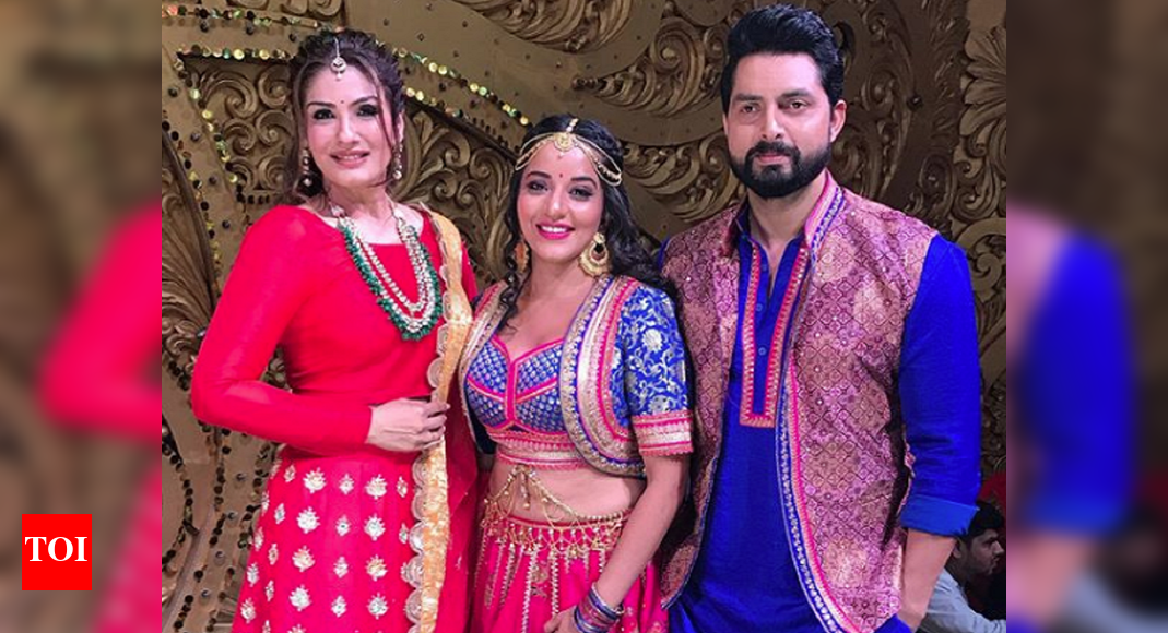 Photo: Monalisa poses with Raveena Tandon and husband Vikrant Singh ...