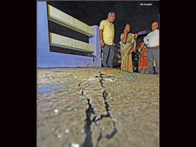 Kochi: Now, cracks appear on one of the Goshree Bridges, traffic ...
