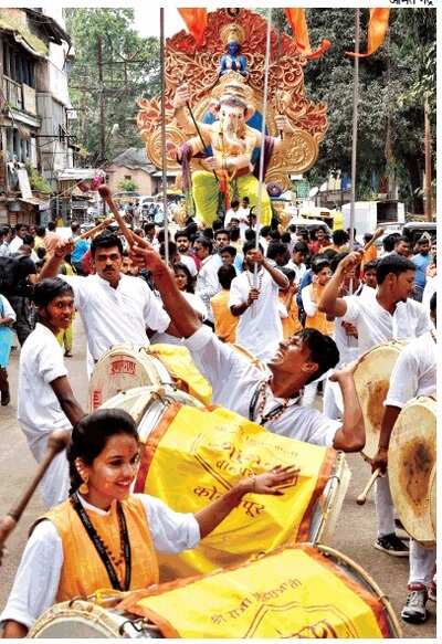 GANAPATI WELCOMED WITH POMP AND SHOW IN KUMBHAR GALI | Kolhapur News ...