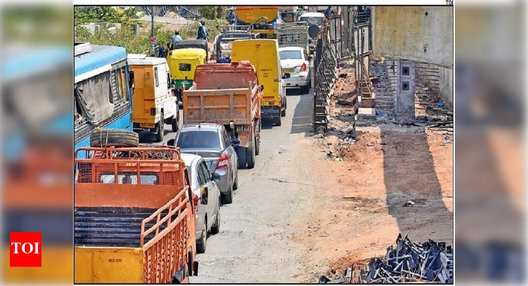No let-up in traffic pain on Kochi roads | Kochi News - Times of India