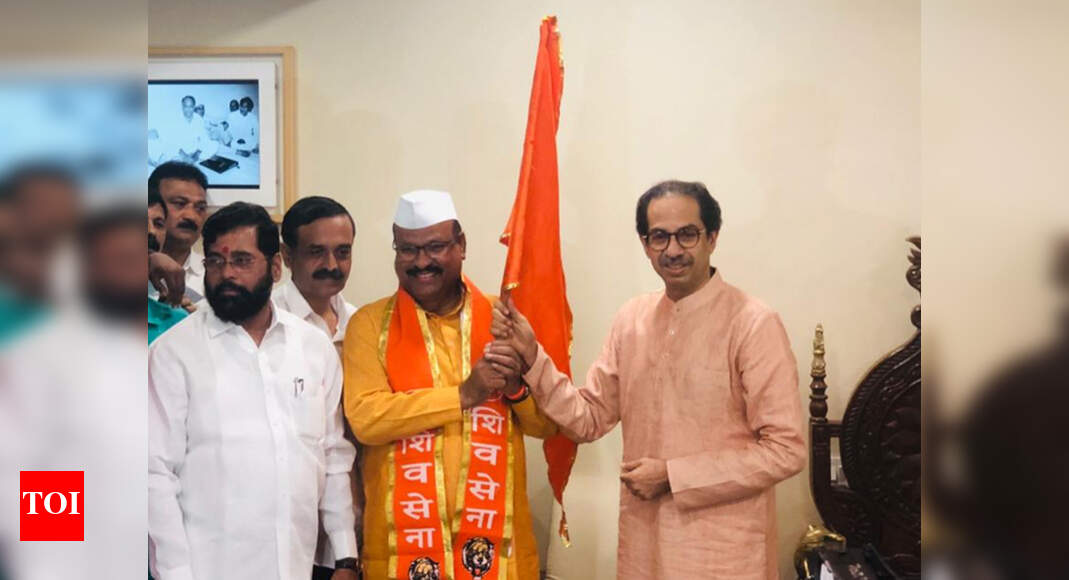 Former Maharashtra Congress MLA Abdul Sattar joins Shiv Sena | Mumbai ... Former Maharashtra Congress MLA Abdul Sattar joins Shiv Sena | Mumbai ...