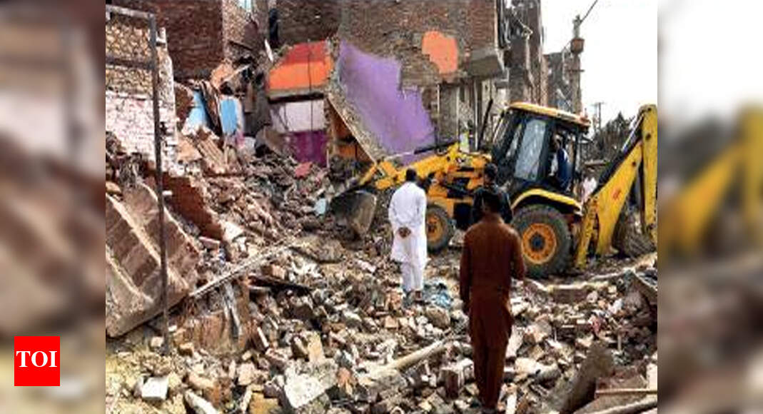 Three held after building collapse kills two in northeast Delhi | Delhi ...