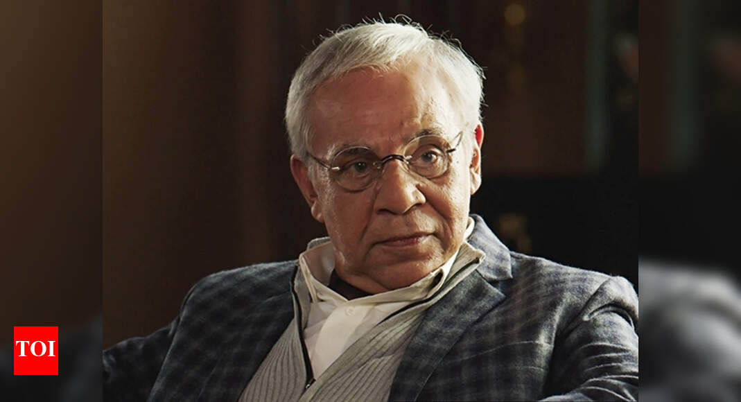 Veteran actor Dhritiman Chatterjee reunites with Amitabh Bachchan ...