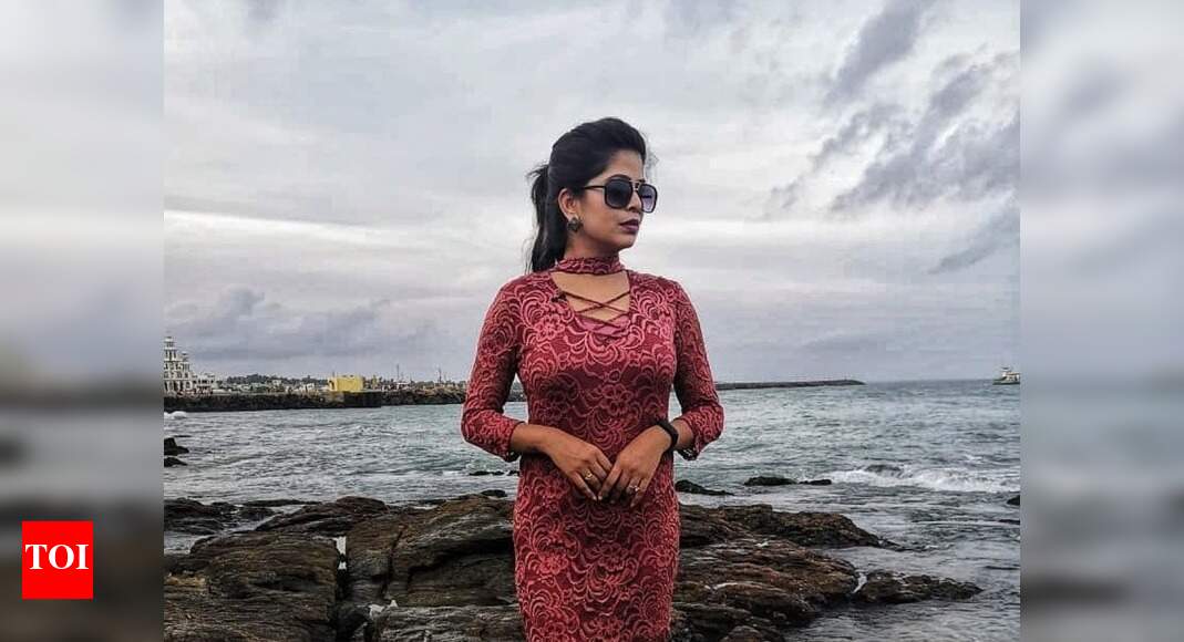 Nila fame Bavithra shares throwback pic from her beauty pageant days ...