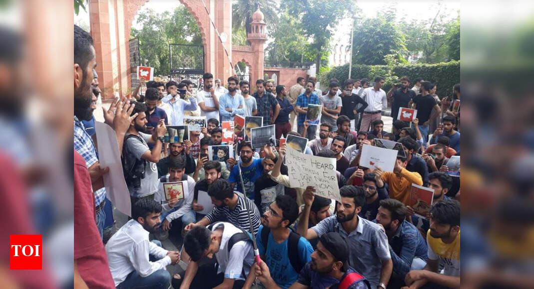 Aligarh Muslim University: UP: Kashmir students hold protest in AMU ...