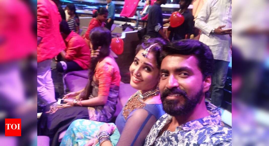 Actor Prajin Padmanabhan turns a year older; wife Sandra Amy showers ...