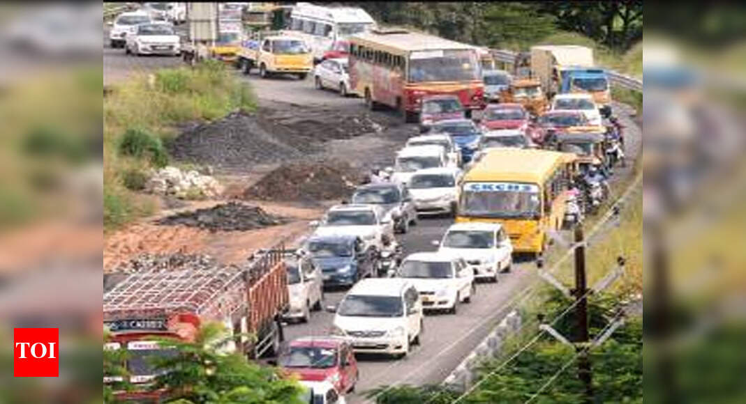 Kochi roads turn traffic nightmare for over 3 hours | Kochi News - Times of India