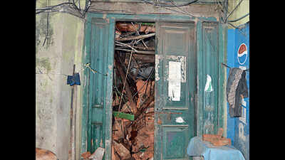 Kolkata: Two injured after roof of century-old building caves in ...