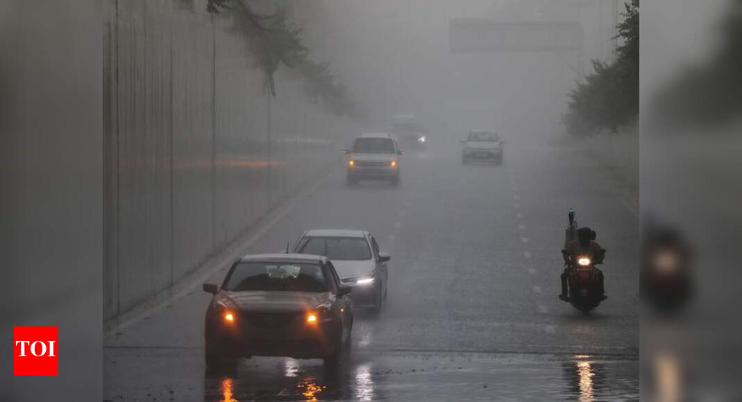 Short spell of rain triggers snarls in Gurugram, cops go easy on ...
