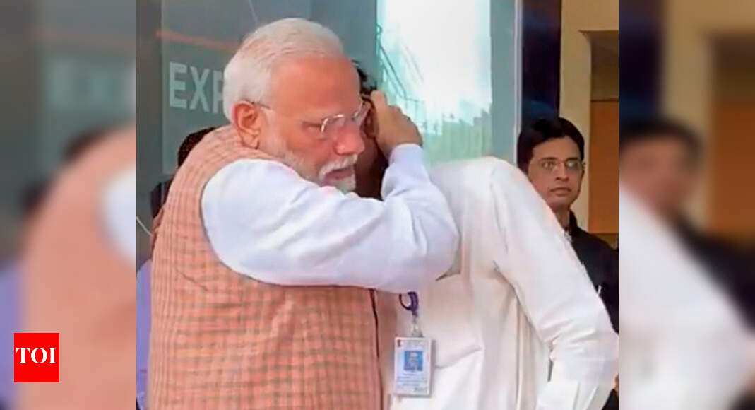 'Heart-wrenching': Twitter reacts to PM Modi's emotional moment with ...