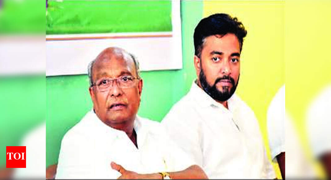 Congress corporators slam Prakash Awade for ditching party | Kolhapur ...