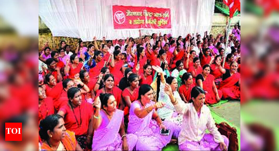 Asha workers continue to strike | Aurangabad News - Times of India