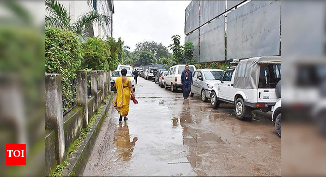 Ranchi DC, DTO among many official cars flouting road rules | Ranchi ...