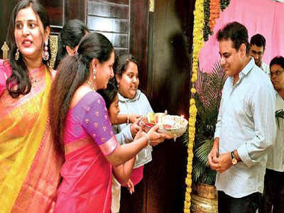 KCR bond helps Karimnagar district bag four ministerial berths ...