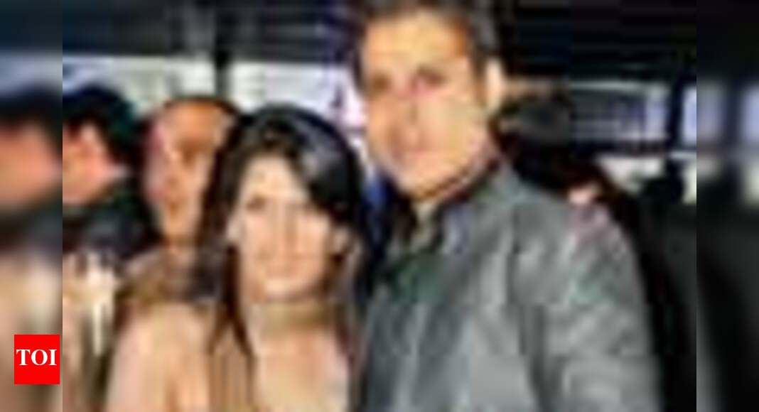 Atul-Gauri's anniversary bash | Events Movie News - Times of India