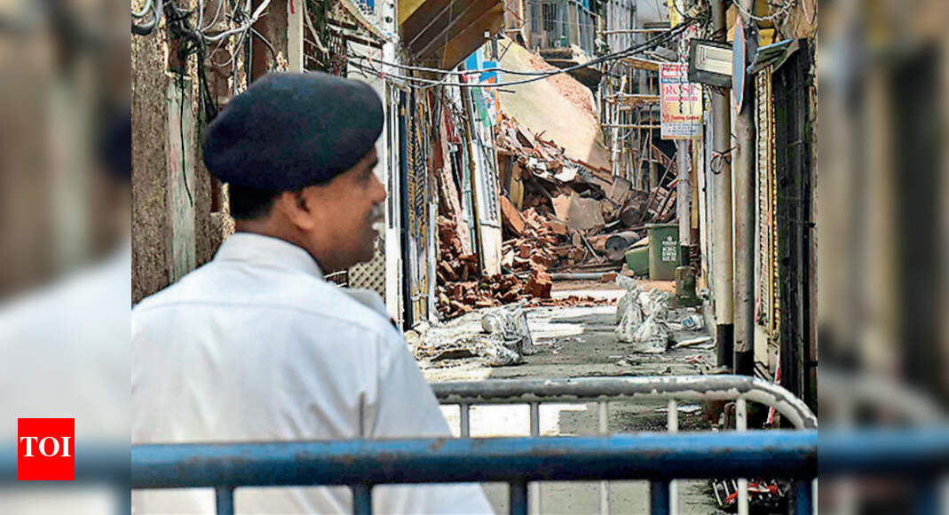 Kolkata metro disaster: Unstable houses continue to crumble in Bowbazar ...