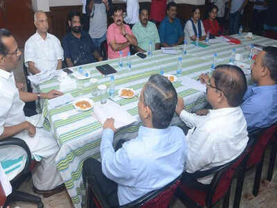 Minister hopeful of resolving labour crisis | Kochi News - Times of India
