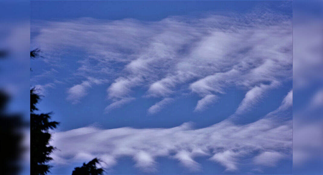 Kelvin-Helmholtz, the clouds that look like beautiful breaking sea ...