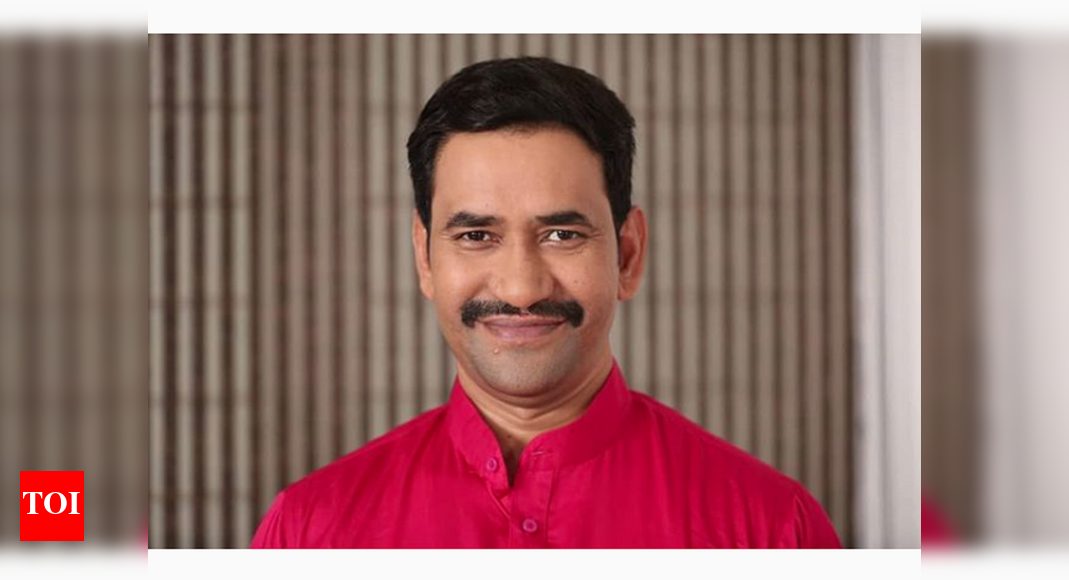 'Nirahua The Leader': Dinesh Lal Yadav shares his look from the film ...