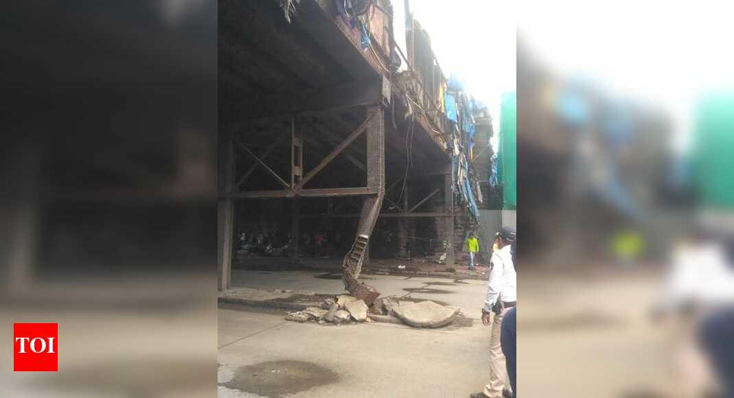 Reay Rd station side bridge with big slum on it. - Times of India