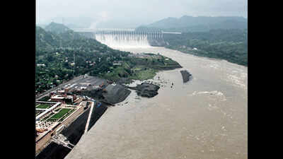 Narmada dam close to historic high: Water level expected to touch 138m ...