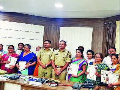 Kolhapur police return stolen valuables worth Rs 12.50 lakh to citizens ...