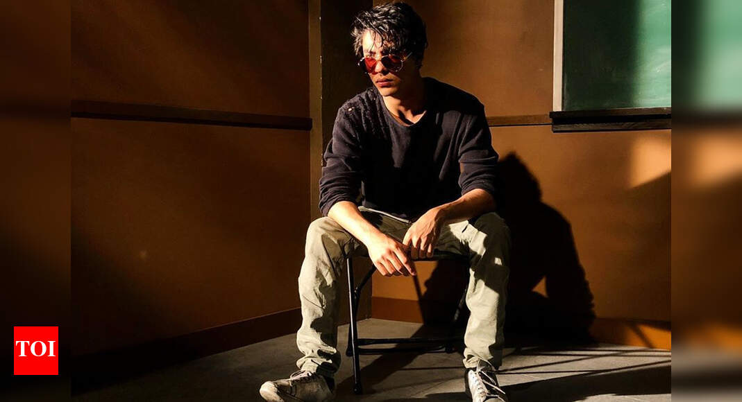 “Marry Me” and “Future Hubbby” comments flood Aryan Khan’s latest ...
