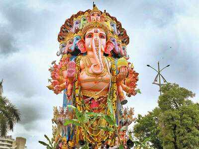 Hyderabadis bid adieu to ‘sabse bada bappa’ | Events Movie News - Times ...