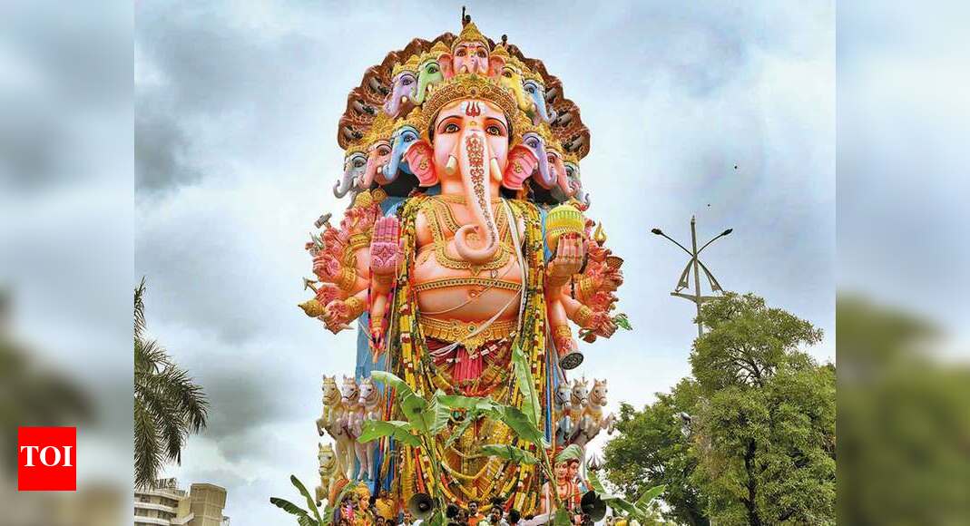 Hyderabadis bid adieu to ‘sabse bada bappa’ | Events Movie News - Times ...