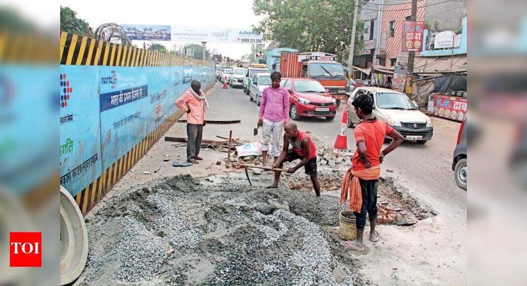 Newly built Meerut Road starts to crumble | Ghaziabad News - Times of India