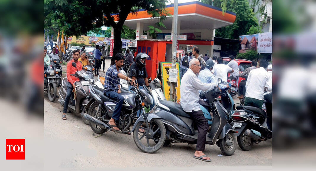 Commuters queue up to beat hefty traffic fines | Ahmedabad News - Times ... Commuters queue up to beat hefty traffic fines | Ahmedabad News - Times ...