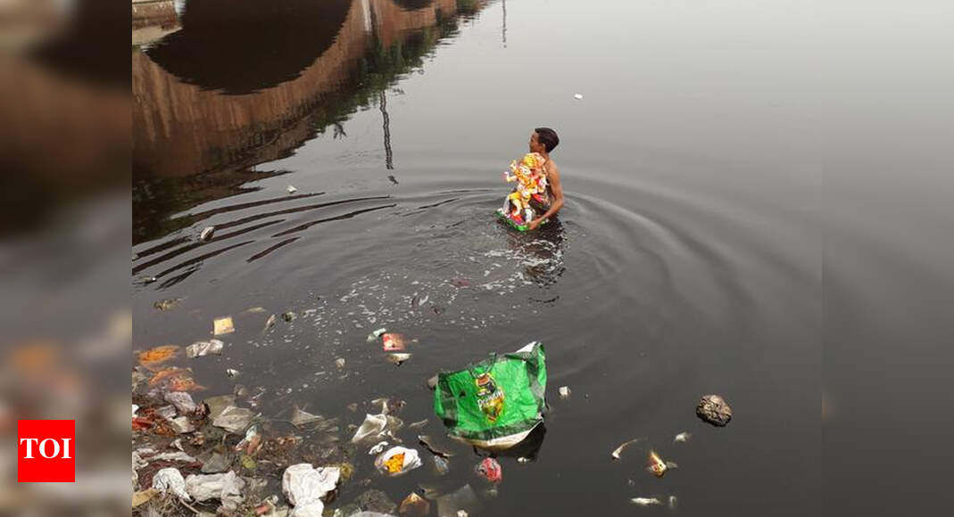 Despite NGT ban, idols immersed in Hindon river | Ghaziabad News ...