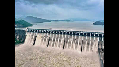 Sardar Sarovar dam levels historic water mark of 138m | Vadodara News ...