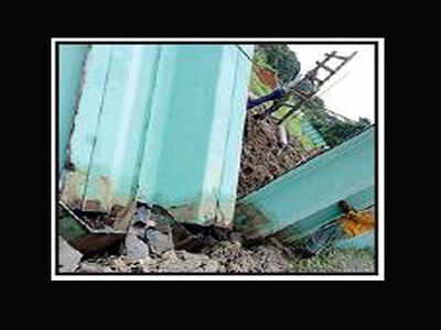 PCB fines firm for razing delay | Kolkata News - Times of India