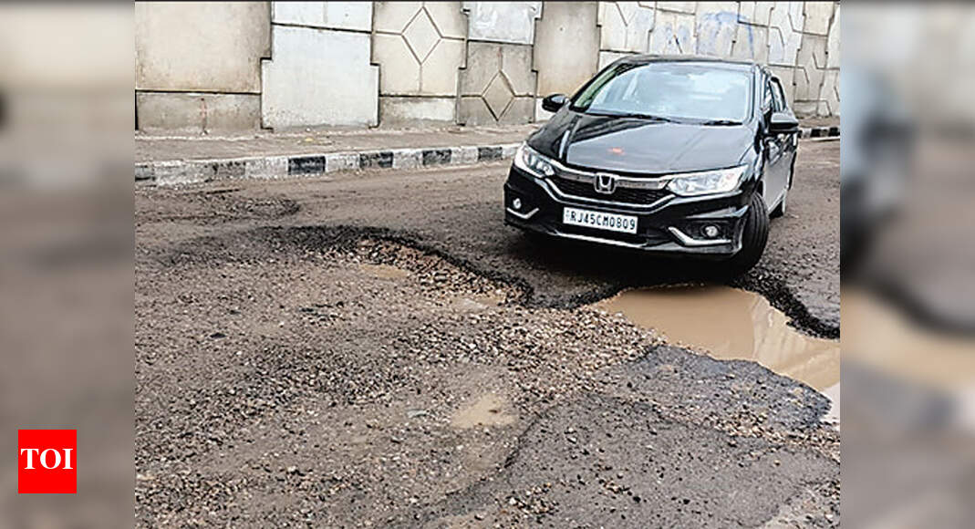 Construction company booked over pothole-ridden NH-52 | Jaipur News ...