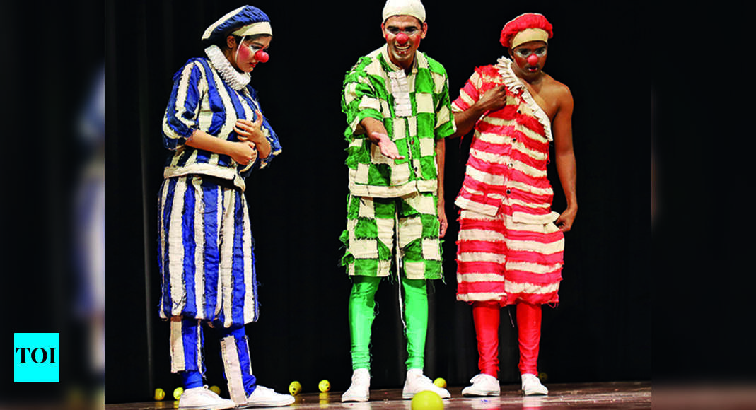When three clowns gave Sanskrit lessons to Lucknowites | Hindi Movie ...