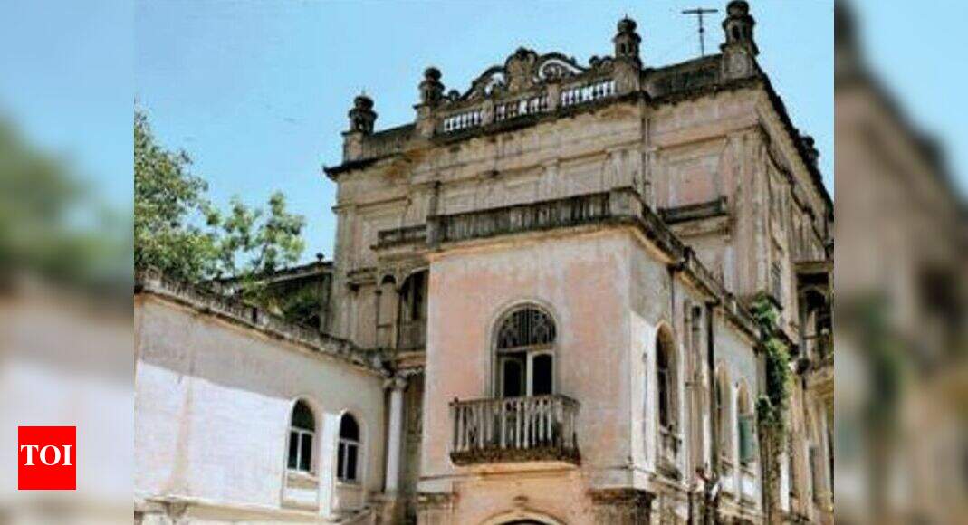 Telangana HC demolishes KCR govt plan to build assembly at Irrum Manzil ...