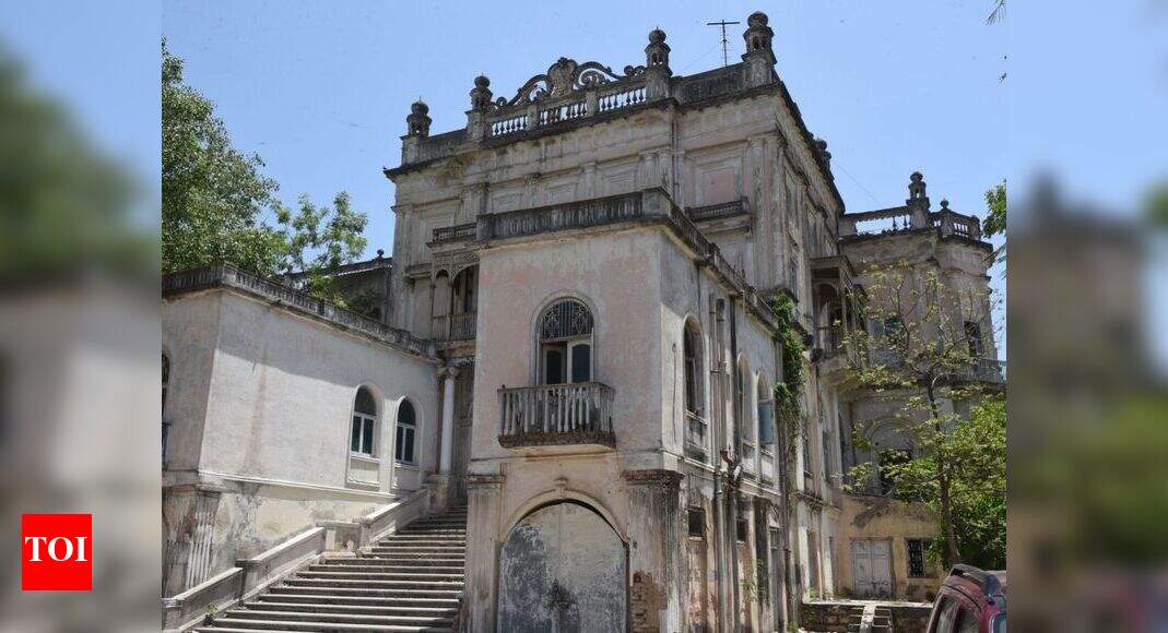 Win for heritage: Irrum Manzil stands tall | Hyderabad News - Times of ...