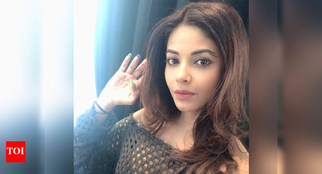 Meera Chopra: Difficult to break stereotypes in Bollywood | Hindi Movie ...