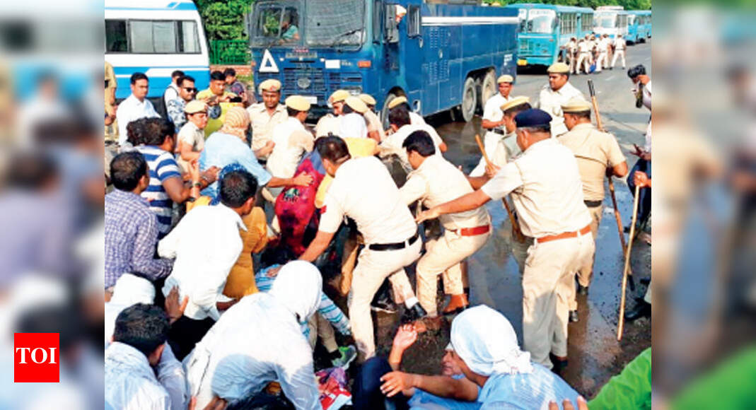 Protesting teachers booked for rioting, obstructing cops in Panchkula ...