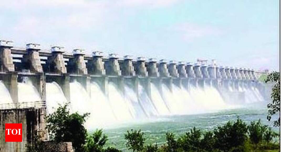 Four-way discharge from Jayakwadi continues, other dams await revival ...